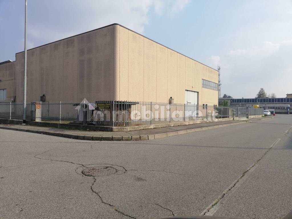 Capannone viale Leonardo da Vinci, Codogno, Rif. 107358081 - Immobiliare.it