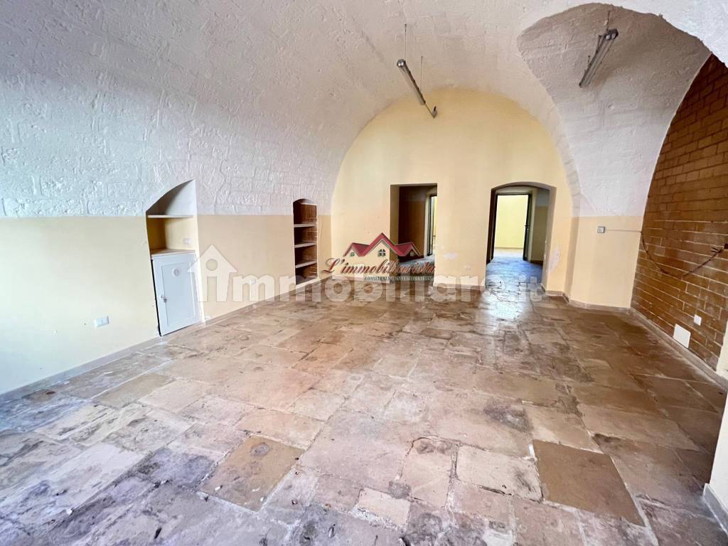 Locale commerciale via Bari, Valenzano, Rif. 107372143 - Immobiliare.it