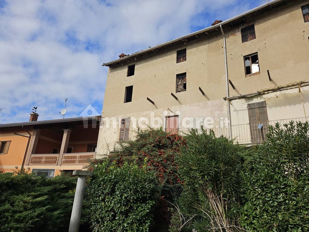 Palazzo - Edificio via Roma 35, Briona, Rif. 107403721 - Immobiliare.it