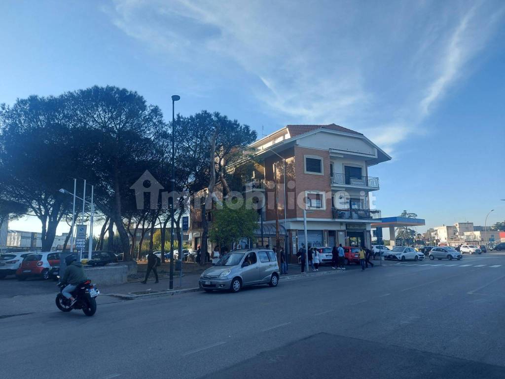 Vendita Appartamento in via Roma 193. Pomezia. Buono stato, primo piano ...