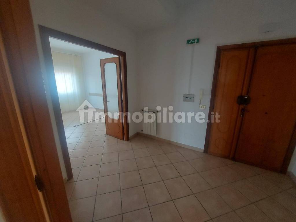 Vendita Appartamento in via Roma 193. Pomezia. Buono stato, primo piano ...