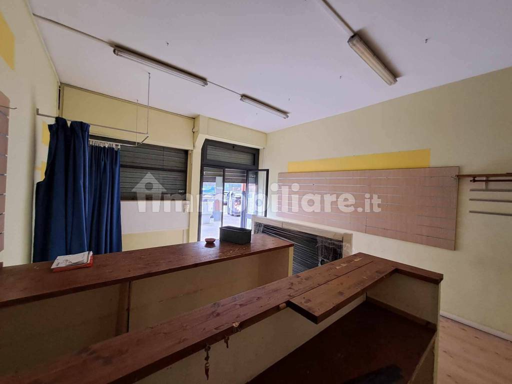 Locale commerciale via Marco Valerio Corvo, Roma, Rif. 107419535 ...