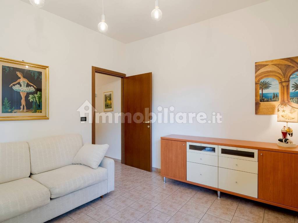 Vendita Appartamento Alassio. Trilocale in via Cardellino 47. Buono ...