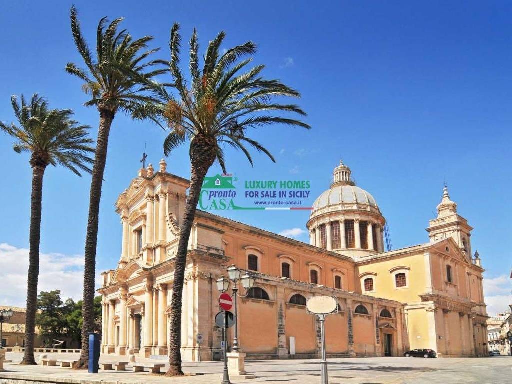 Negozio - Locale commerciale, Comiso, Rif. 107498783 - Immobiliare.it