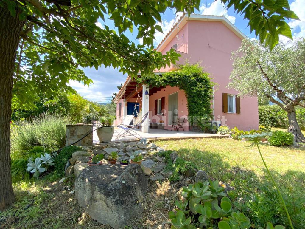 Vendita Villa unifamiliare in Loc. Castiadas centro Castiadas. Ottimo ...
