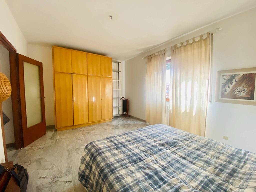 Vendita Appartamento Roma. Trilocale in via Attio Labeone 59. Buono ...