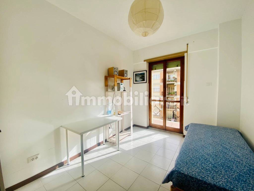 Vendita Appartamento Roma. Trilocale in via Attio Labeone 59. Buono ...