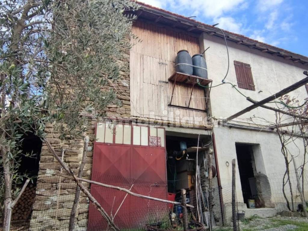 Vendita Rustico in località cucca Dego. Da ristrutturare, posto auto ...