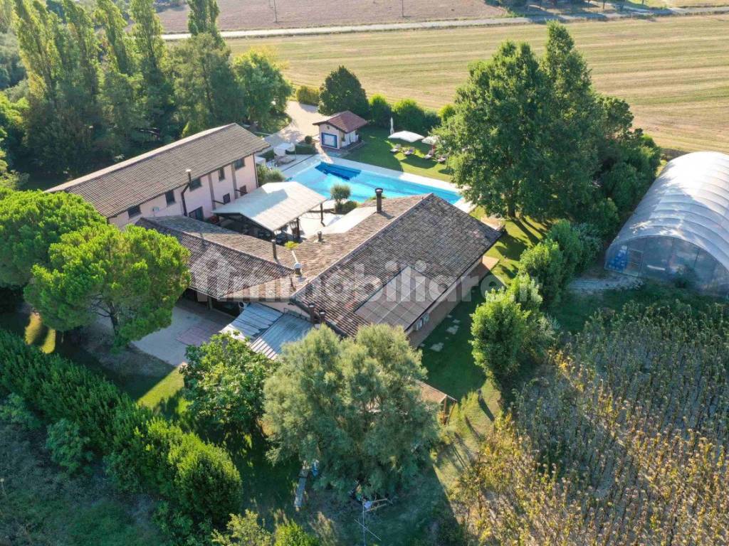 Vendita Casale in via Fossa 7 Ravenna. Ottimo stato, posto auto, 590 m² ...