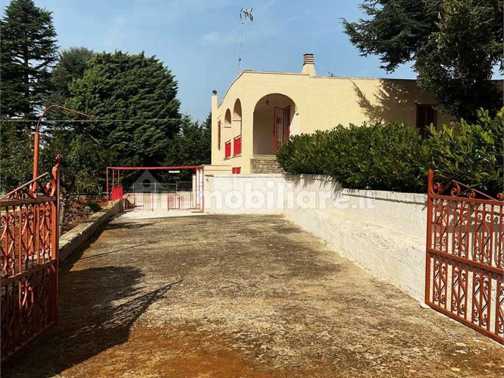 Vendita Villa plurifamiliare in viale delle Viti Fasano. Buono stato ...