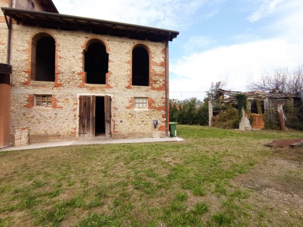 Vendita Casa colonica in via Brigata Udine Nervesa della Battaglia ...