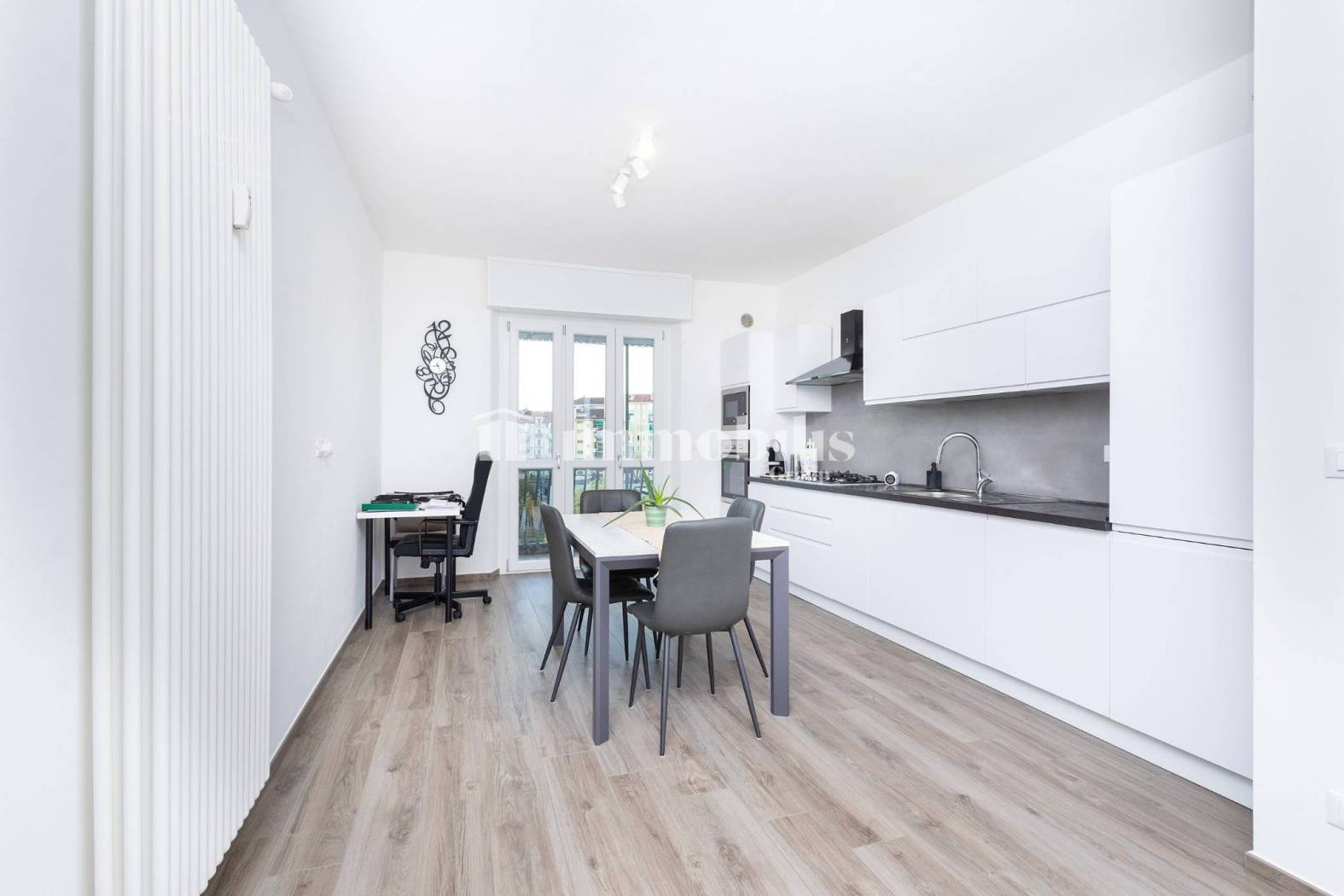 Trilocale via Bussoleno 34, Cenisia, Torino