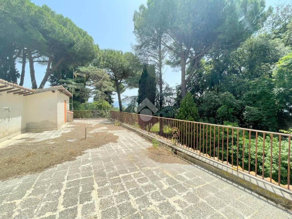 Vendita Villa plurifamiliare in via Sant'Eurosia Velletri. Buono stato ...