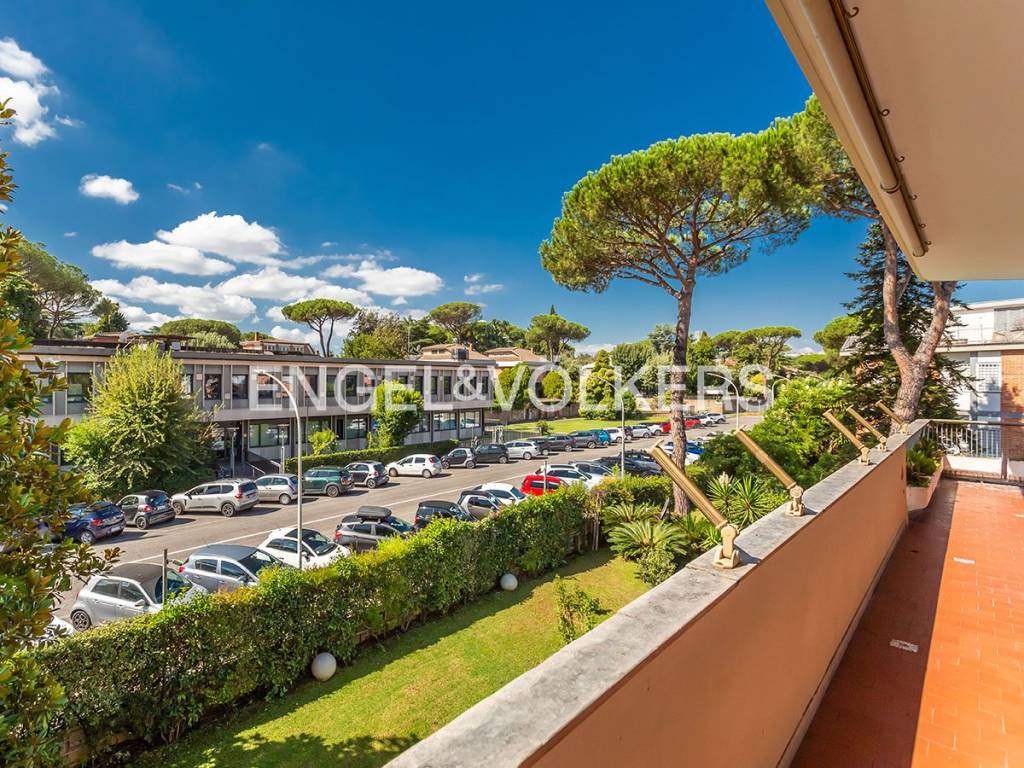 Vendita Appartamento in viale del Poggio Fiorito. Roma. Da ...