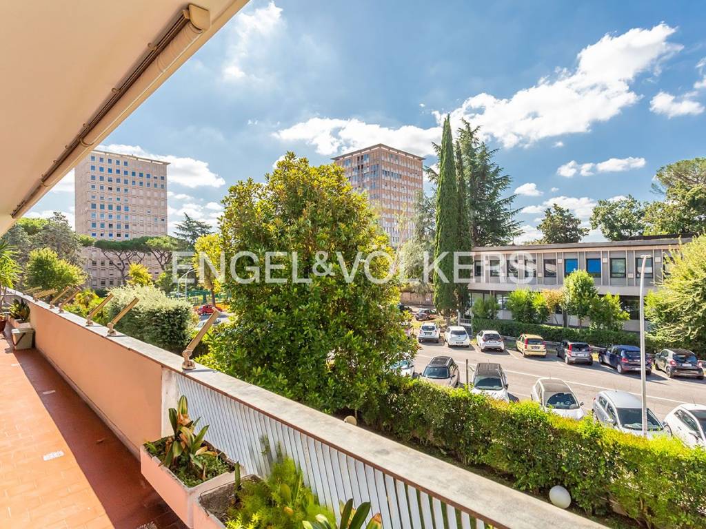 Vendita Appartamento in viale del Poggio Fiorito. Roma. Da ...