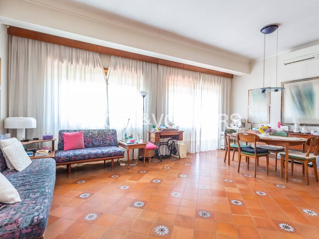 Vendita Appartamento in viale del Poggio Fiorito. Roma. Da ...