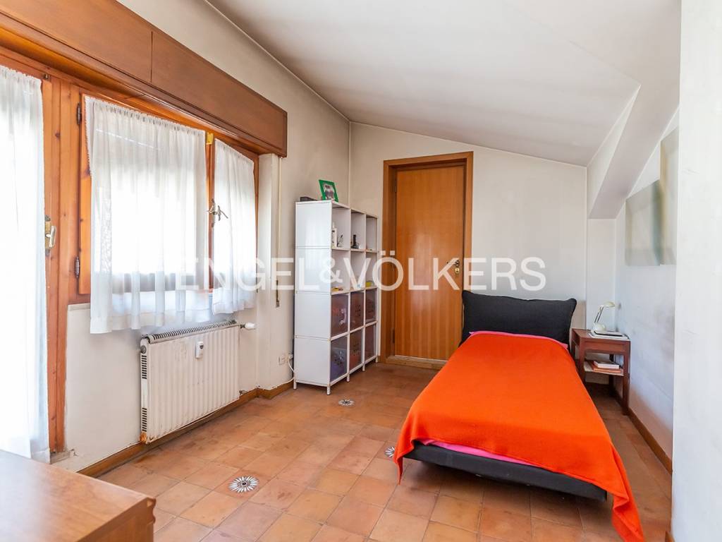 Vendita Appartamento in viale del Poggio Fiorito. Roma. Da ...