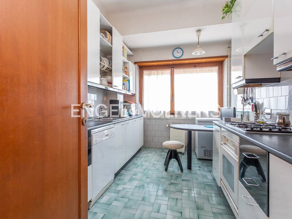 Vendita Appartamento in viale del Poggio Fiorito. Roma. Da ...
