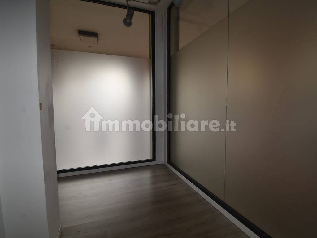 Locale commerciale piazza Giacomo Matteotti 4, Brescello, Rif ...