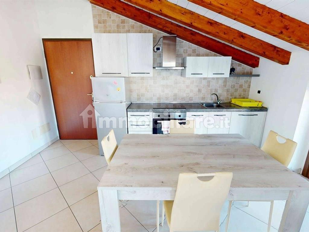 Vendita Mansarda in via Tradate. Ottimo stato, posto auto, con balcone ...