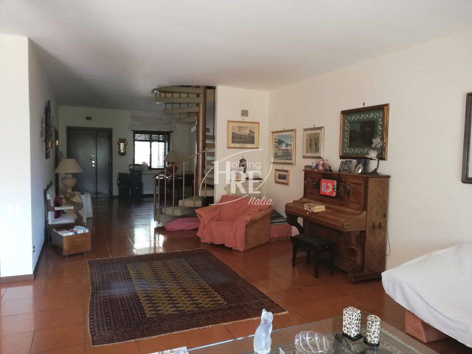 Vendita Appartamento in via Mario Dodaro. Mendicino. Buono stato, su ...