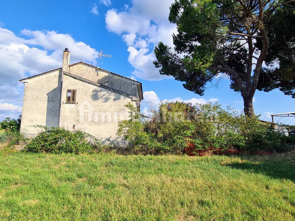 Vendita Cascina in Case Sparse Terontola Doganella, 107 Cortona. Buono ...