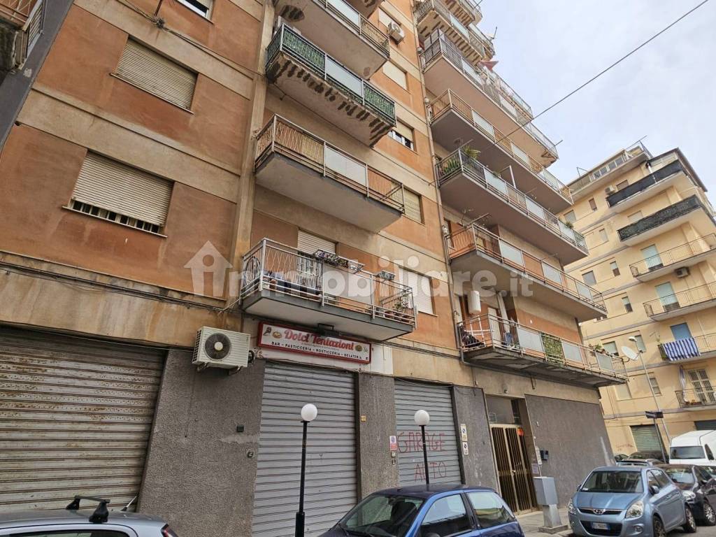 Sale Apartment Palermo. 3-room flat in via Orso Mario Corbino. Good ...