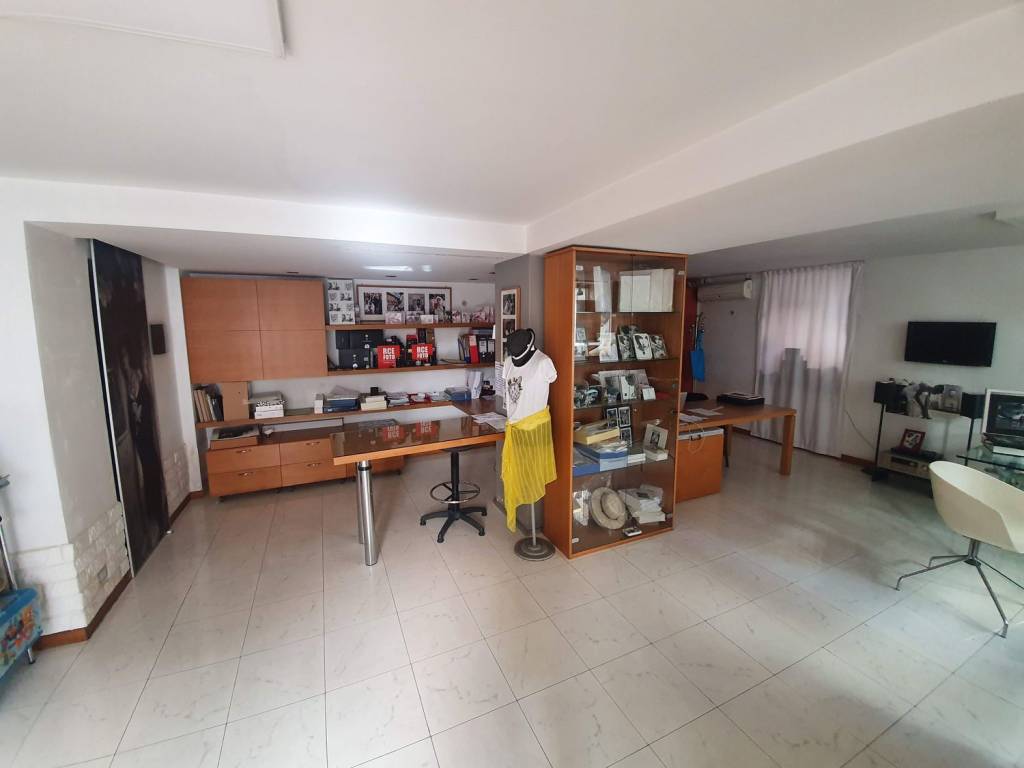 Ufficio - Studio via Sant'Anna San c, Ragusa, Rif. 107889763 - Immobiliare.it