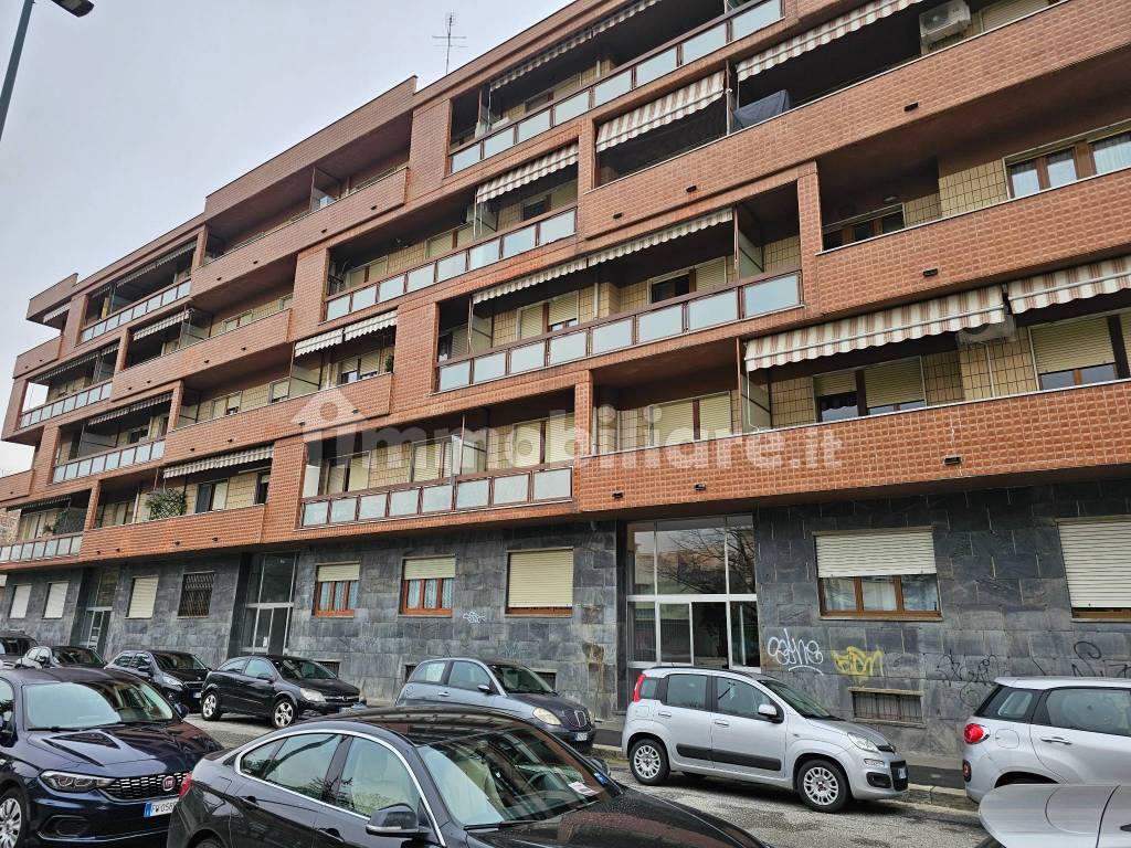 Vendita Appartamento Torino. Trilocale in via Ignazio Collino 11. Buono ...