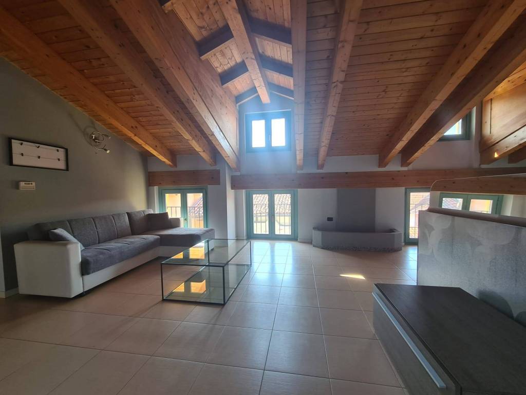 Affitto Mansarda in piazza Antonio Chiesa 11 Gassino Torinese. Ottimo stato, rif. 107915367