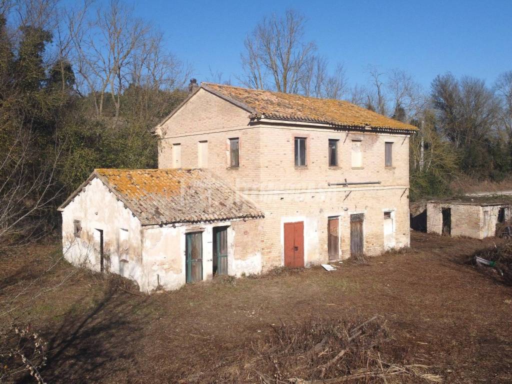 Vendita Rustico in via San Giovanni 3 Castelfidardo. Da ristrutturare ...