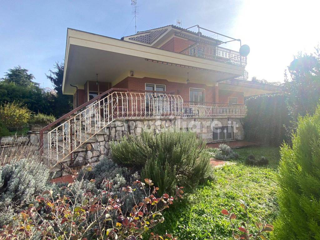 Vendita Villa bifamiliare in via Colle Gentile Zagarolo. Buono stato ...