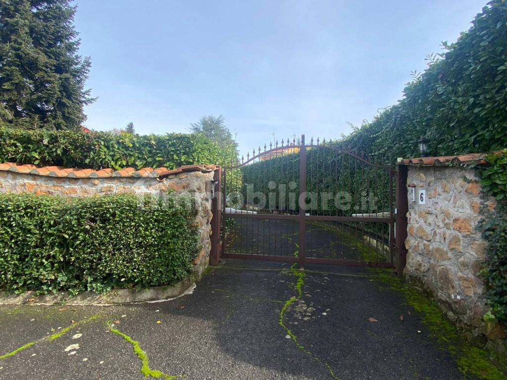 Vendita Villa bifamiliare in via Colle Gentile Zagarolo. Buono stato ...