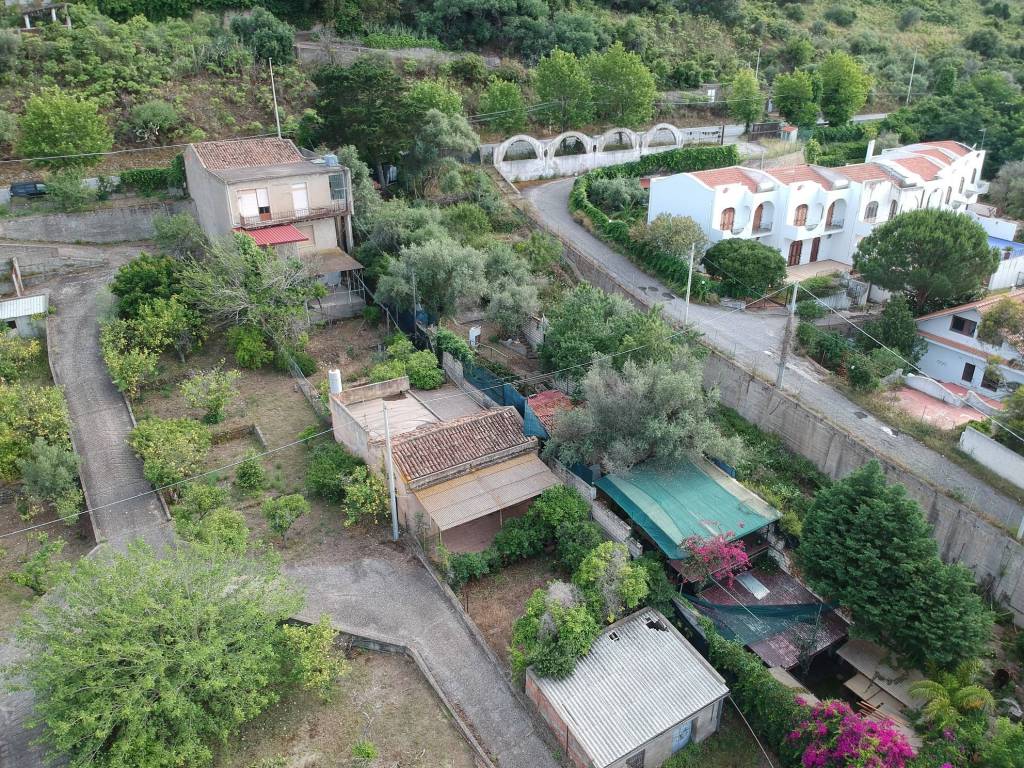 Vendita Rustico in via Mezzo in Casa Bianca Messina. 730 m², rif. 104910837