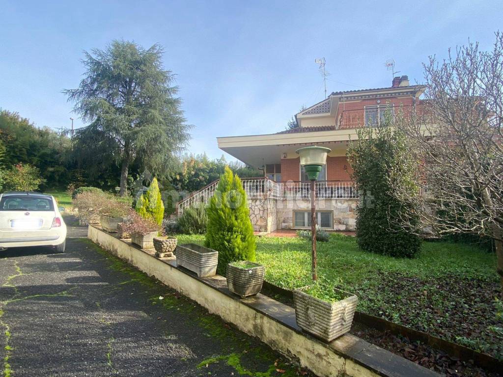 Vendita Villa bifamiliare in via Colle Gentile Zagarolo. Buono stato ...