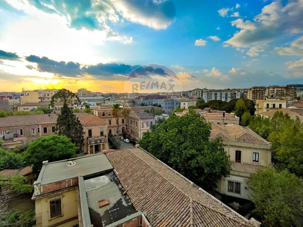 Vendita Attico in via Androne 73 Catania. Ottimo stato, posto auto, con ...
