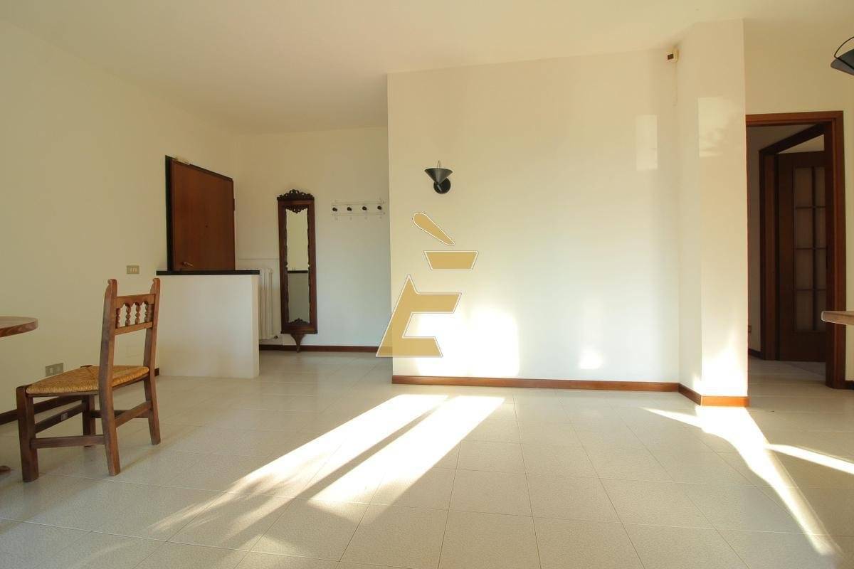 Trilocale via Strada Leona 27, Borgo Basso, Pavia