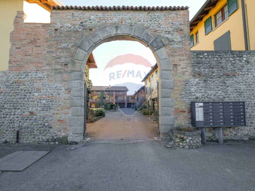 Vendita Appartamento Cologno al Serio. Quadrilocale, Buono stato, su ...