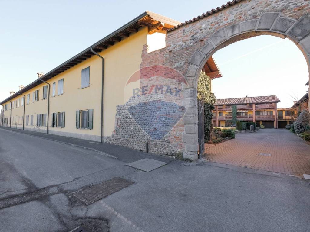 Vendita Appartamento Cologno al Serio. Quadrilocale, Buono stato, su ...