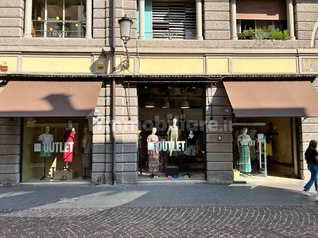 Locale commerciale via Roma, Padova, Rif. 108070209 - Immobiliare.it