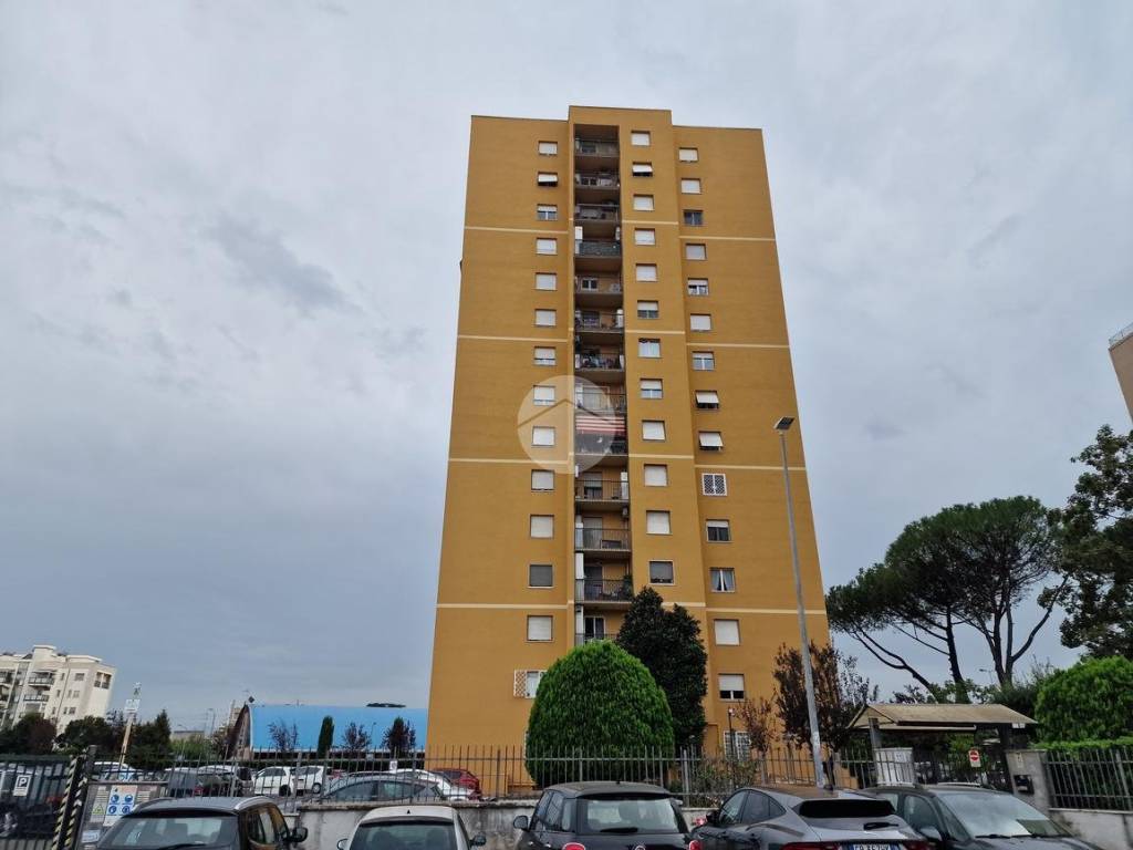 Vendita Appartamento Roma. Trilocale in via Igino Giordani. Buono stato ...