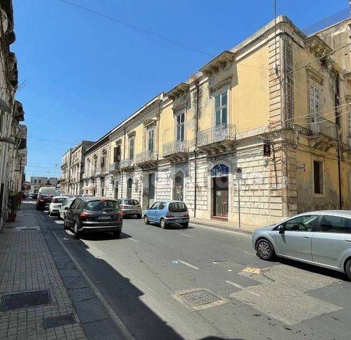 Locale commerciale via Catania 46, Siracusa, Rif. 108095031 - Immobiliare.it