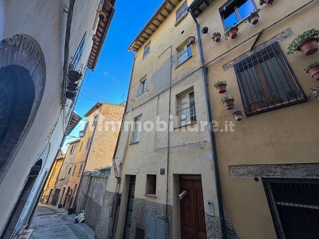 Vendita Appartamento Perugia. Quadrilocale in via del Curato 5. Buono ...