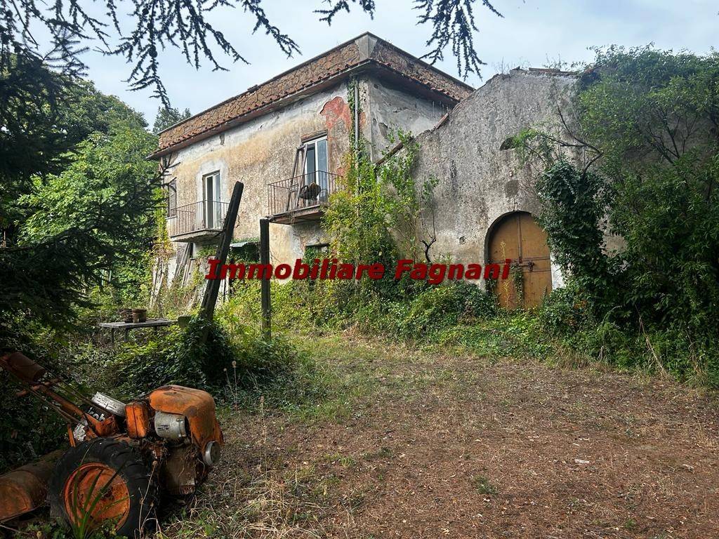 Vendita Casale in via di Contrada Comune Velletri. Da ristrutturare ...