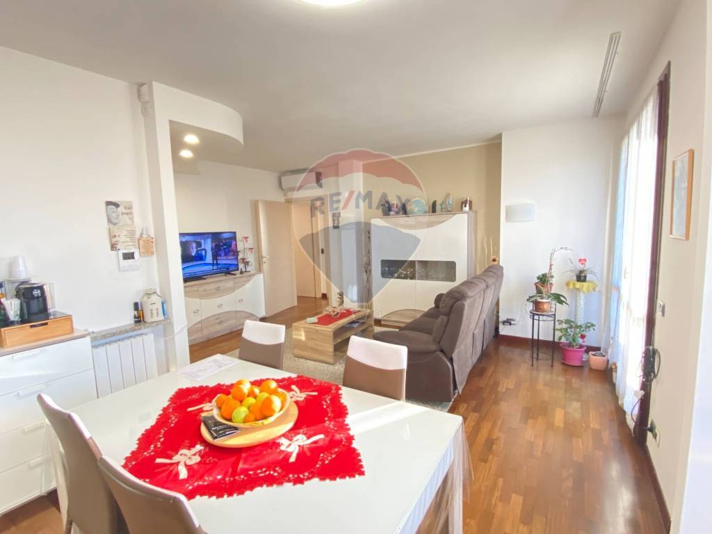 Vendita Appartamento Samarate. Trilocale in Leonardo Da Vinci 12 ...