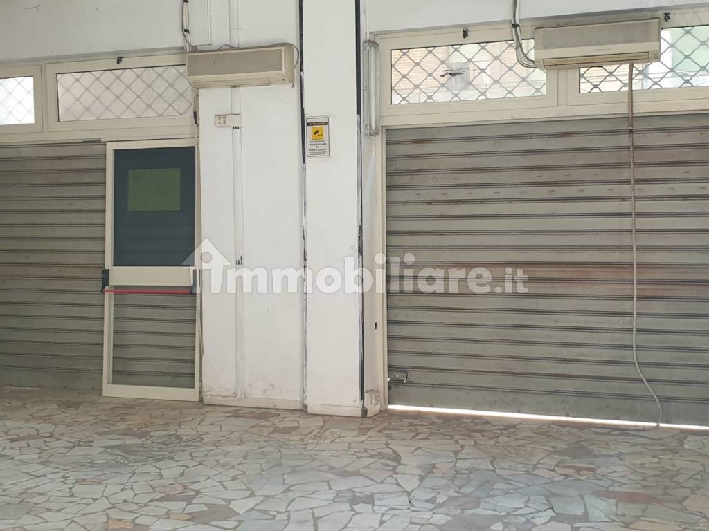 Locale commerciale via Attio Labeone 61, Roma, Rif. 108119815 ...