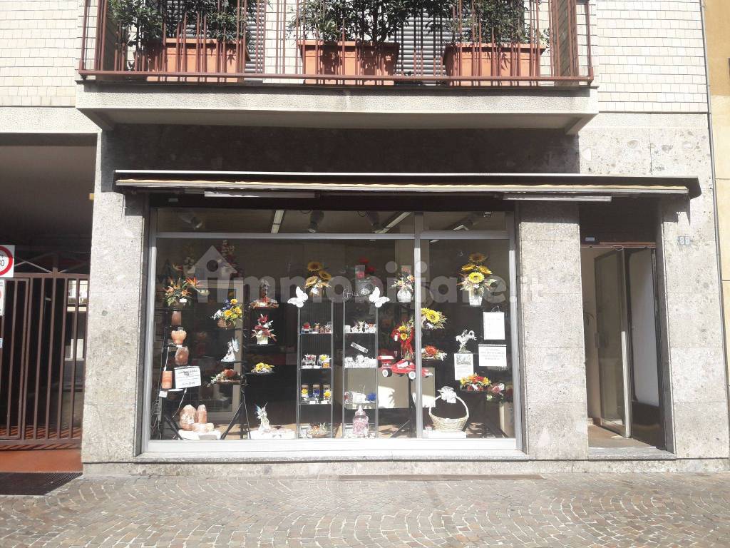 Fioraio piazza Roma 88, Mariano Comense, Rif. 108148245 - Immobiliare.it