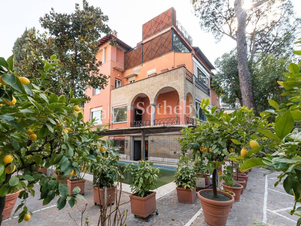 Vendita Villa unifamiliare in via Barnaba Oriani Roma. Da ristrutturare ...