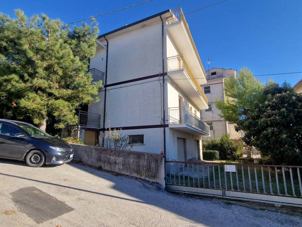 Vendita Villa bifamiliare in via San Rocco 38 Controguerra. Da ...