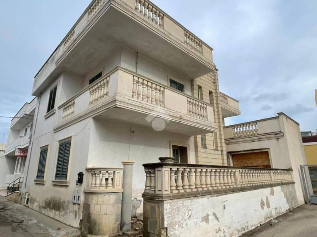 Vendita Terratetto unifamiliare Racale. Da ristrutturare, posto auto ...